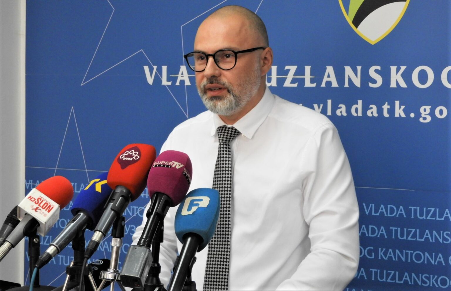 Omerović objavio 100 projekata i mjera u obrazovanju - Tuzlanska ...
